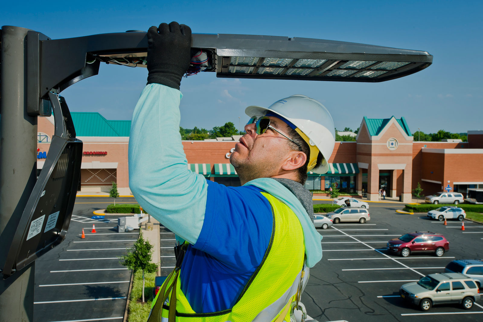 How to Choose the Right Electric Contractor - CMI Companies