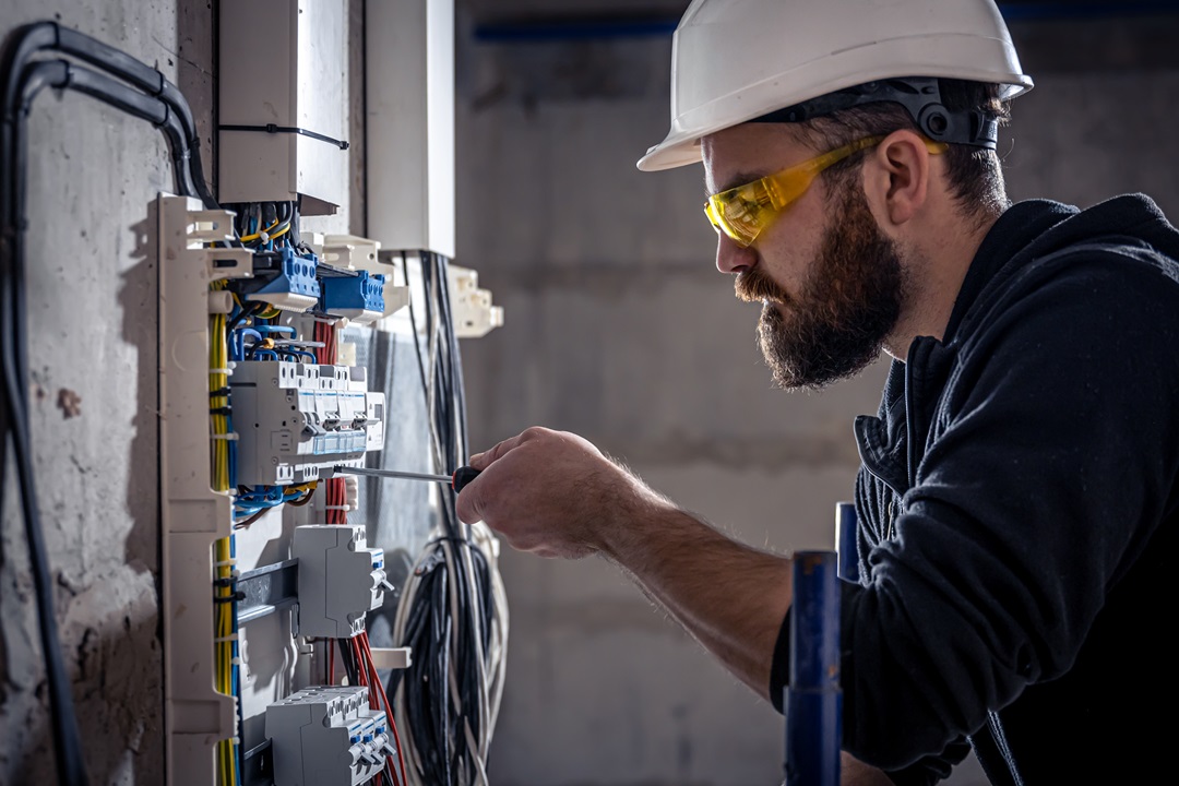 Why You Need an Emergency Commercial Electrician for Repairs - CMI ...